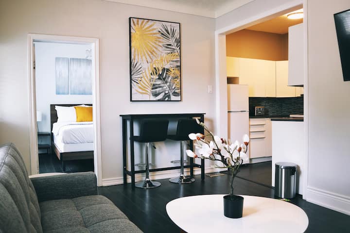 Newlyrenovatedwalk To Falls, Casino &Clifton Hills - Niagara Falls