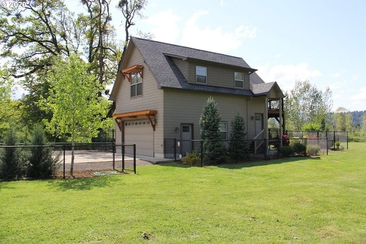Country Getaway Close To Town - Oakridge, OR