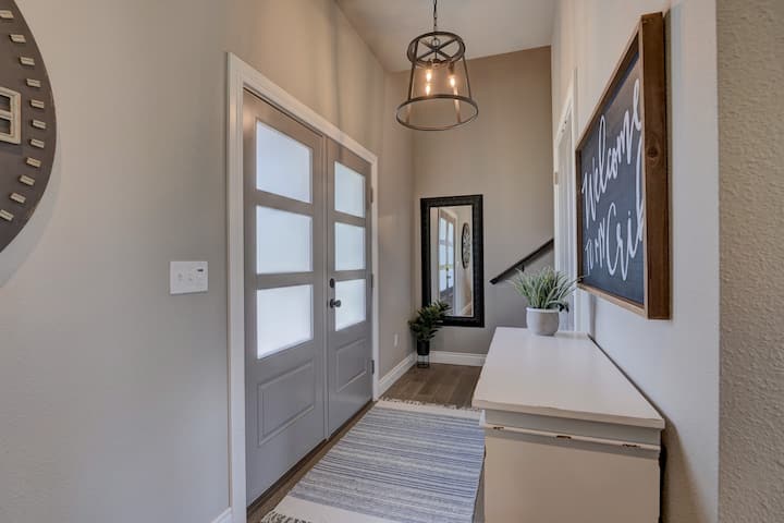 Modern Style Home Located In The Heart Of Joplin! - Joplin, MO