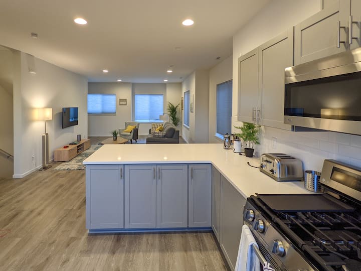 Premium Silverdale Townhouse - Silverdale, WA