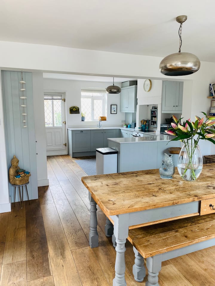 Cheerful 2 Bedroom Home 10 Mins From Sandbanks - Poole