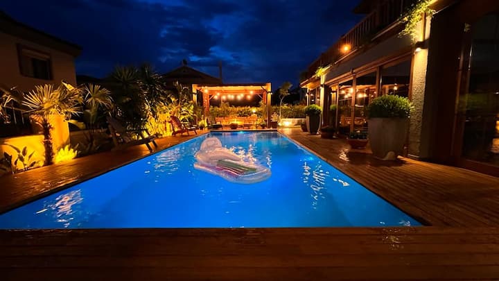 Yüzme Havuzlu Denize 50m Mesafede Müstakil Villa - Alaçatı