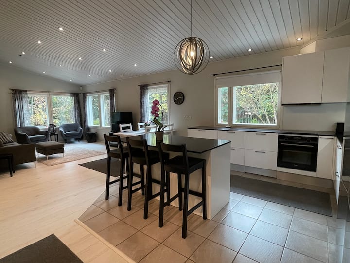 Spacious And Quiet Single-family Home In Espoo - Espoo