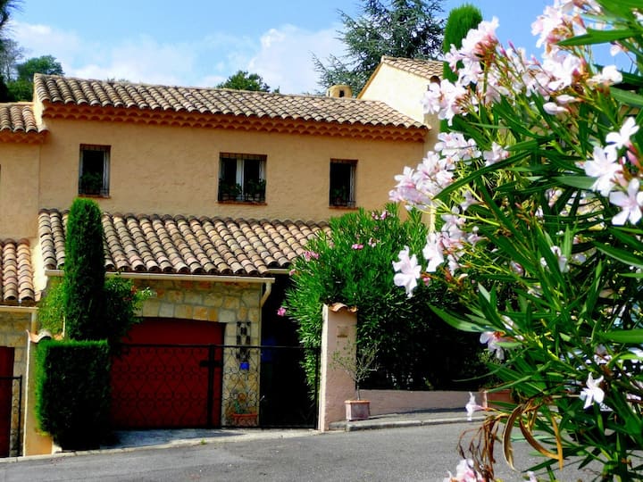 Villa Theouliere
4/5 Personnes
Piscine Clim Wifi - Mandelieu-la-Napoule