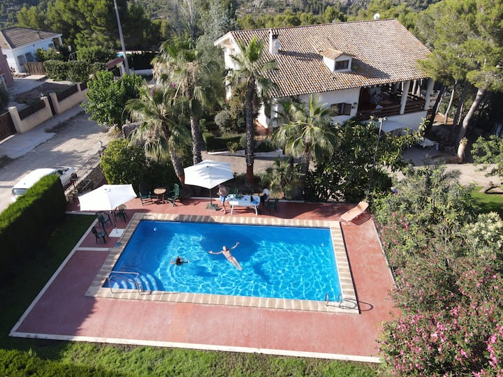 Impresionante Casa Rodeada De Pinares - Monserrat