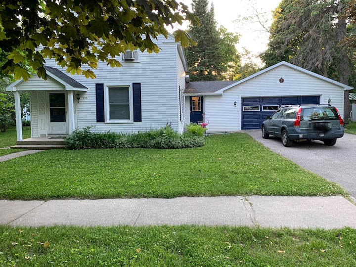 Main Street Leland Vacation House! - Leland, MI
