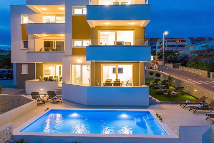 Banta B Two-bedroom Apartment With Pool - Novalja