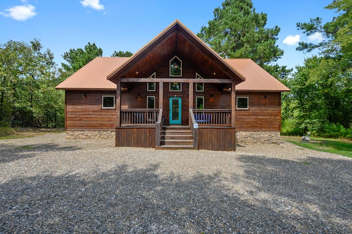 Copper Still Lodge 2bd, 2bth, Hot Tub & Games! - Broken Bow Lake, OK