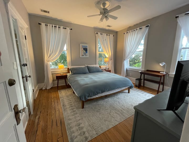 Spacious Bedroom With Ensuite Bathroom And Balcony - Savannah, GA