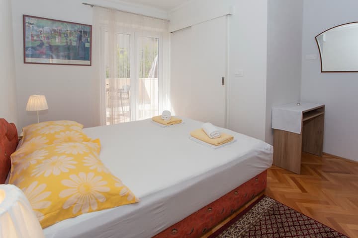 6 Bedroom Residential Home - Room 1 - Makarska