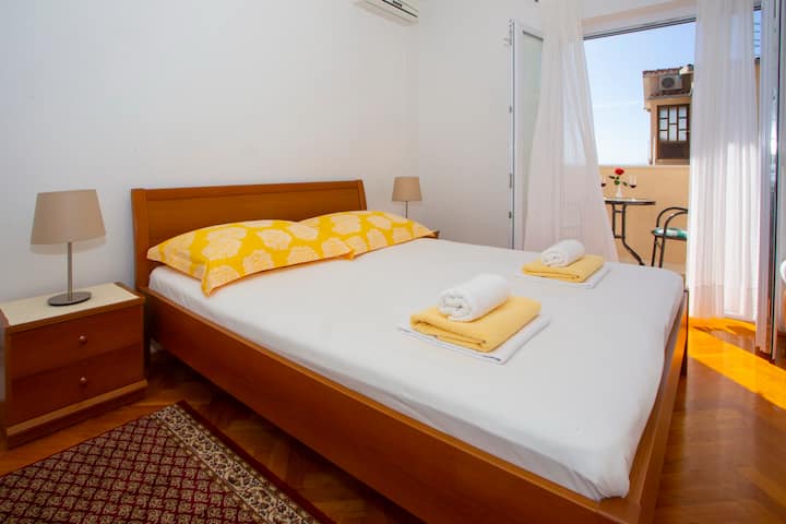 6 Bedroom Residential Home - Room 4 - Makarska