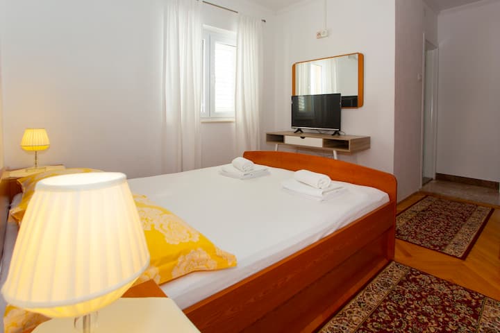6 Bedroom Residential Home - Room 5 - Makarska