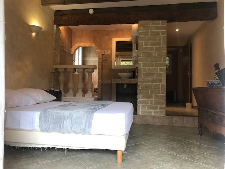 Chambre Avec Vue. « La Romaine » Dans Un Camping - Gréolières les Neiges