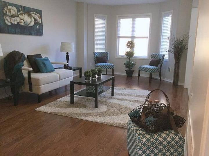 Cheerfull Furnished 4br Town Home In Milton. - Milton