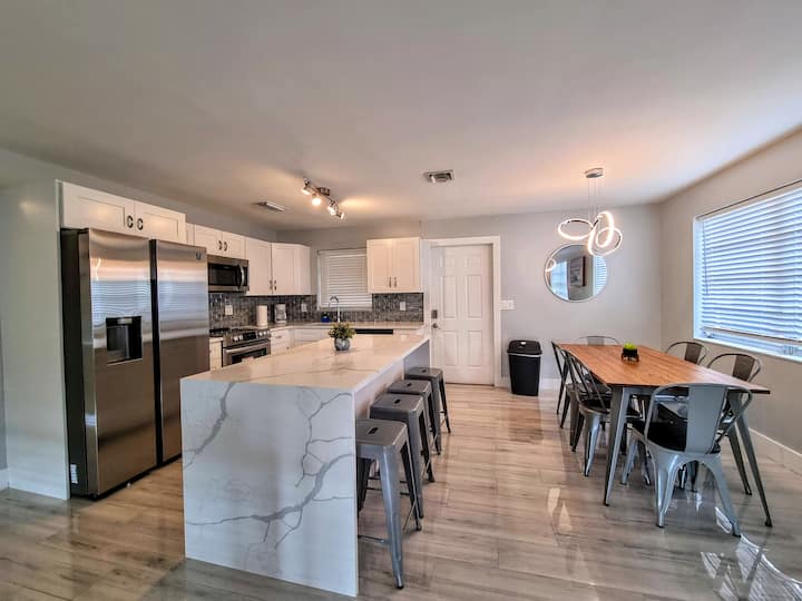 Your Sunshine Getaway Stay- Near Fll & Hard Rock - Cooper City, FL