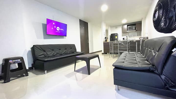Comodo Y Amplio, 2 Habitaciones, Sector Laureles. - Medellín