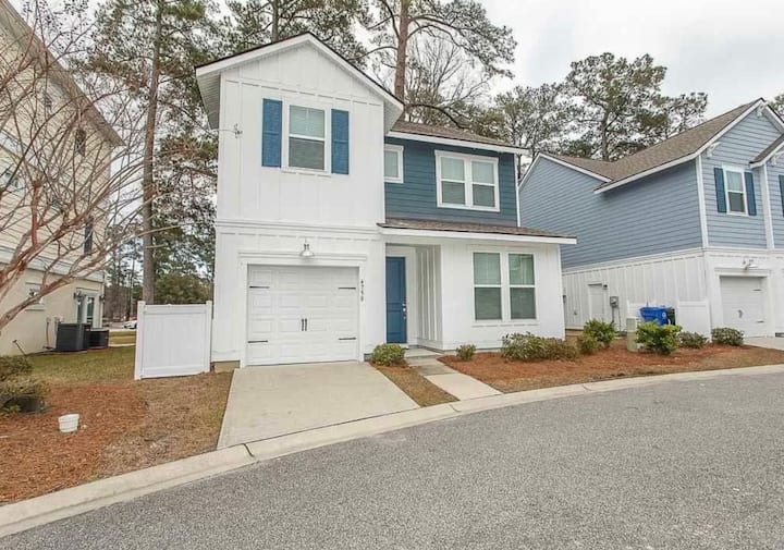 Relaxing 4br Escape • Near Broadway & Beaches