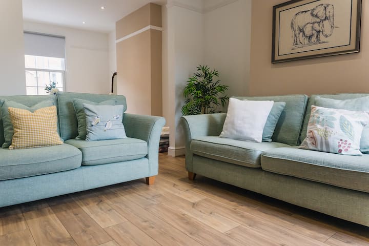 Charming 2-bedroom Home In Leamington Spa - ロイヤル・レミントン・スパ