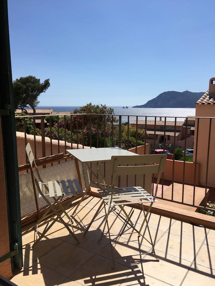 Très Joli Studio Entièrement Rénové Vue Mer - La Seyne-sur-Mer