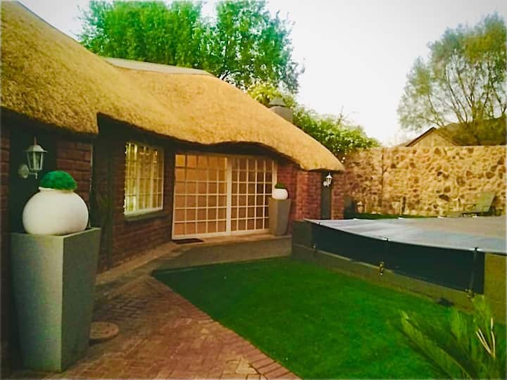 Bespoke Thatch Roof Open Plan Cottage - Pretoria