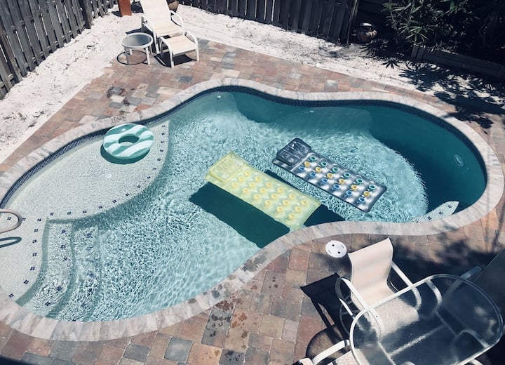 Great Rates! Beautiful Private Pool, Walk 2 Beach! - Fort Myers Beach, FL