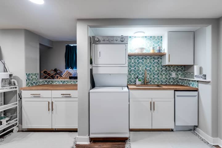 Home On Hassalo: Pdx Apt - Portland, OR