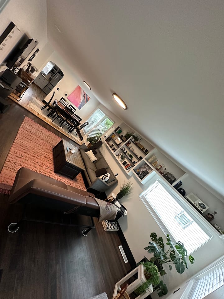Bright $ Clean 2 Bed 1 Bath Private House! - Sheridan, WY