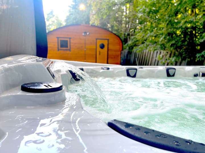 Hot Tub / Banya / Sauna - True Cottage Experience - Innisfil