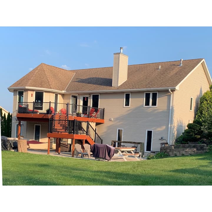 Entire Apartment Lower Unit - 威斯康辛