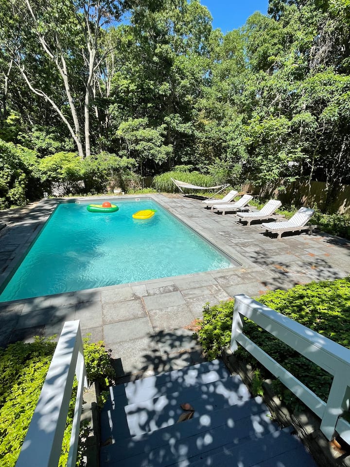 Modern And Secluded Escape With Heated Pool - Beach, NY