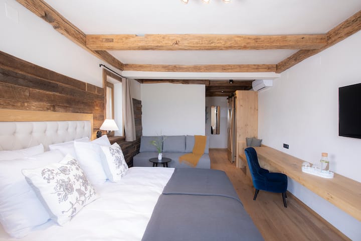 Deluxe Double Room With Sofa, Balcony And A View - Bled
