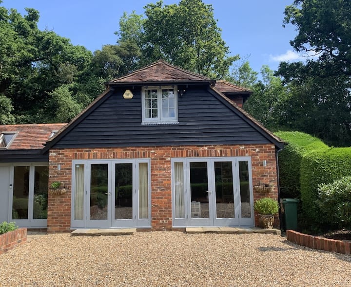 Private 1 Bedroom Annexe With Stunning River Views - West Sussex