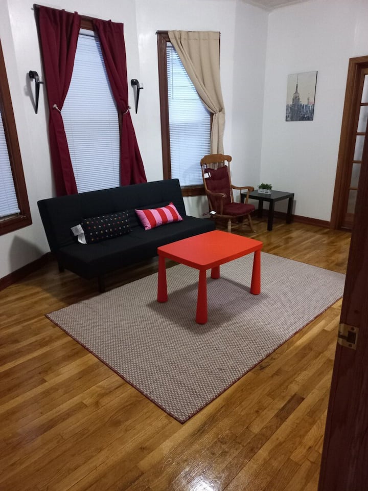 Lovely Ground Floor Bronx Apartment - The Bronx, NY