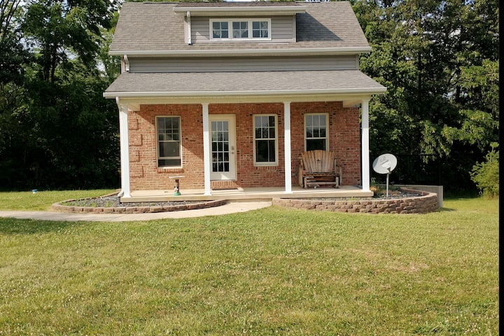 Cozy Entire Guesthouse. Clean And Cozy! - Ohio Northern University, Ada