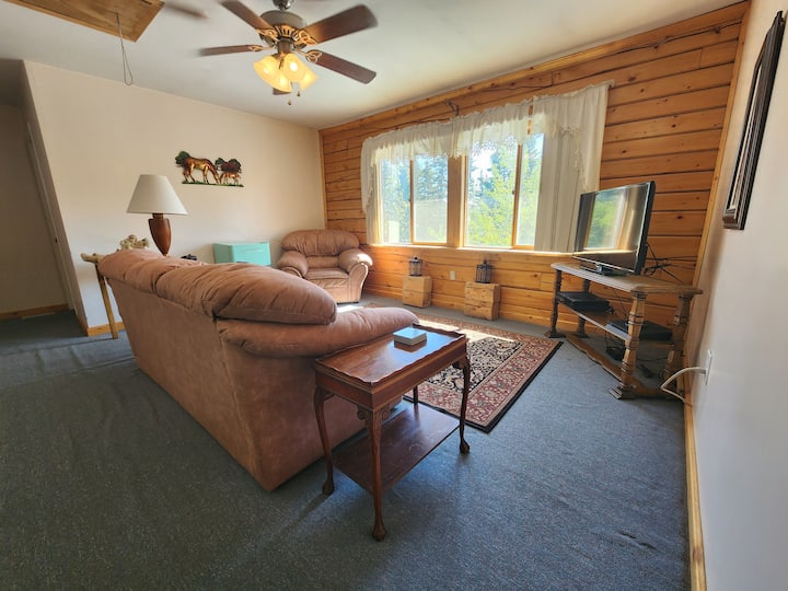 Rural Inn: Wrangell Mountain Homestead Room #2 - Wrangell-St. Elias National Park