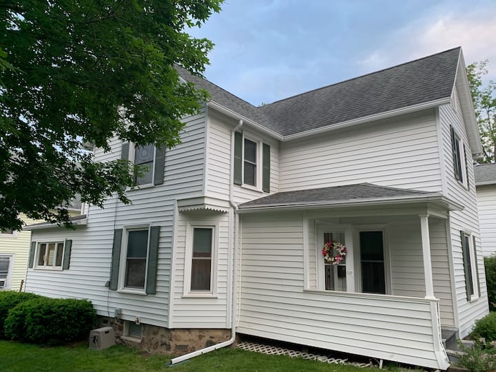 Spacious 4 Bedroom In Heart Of Canandaigua. - Canandaigua, NY