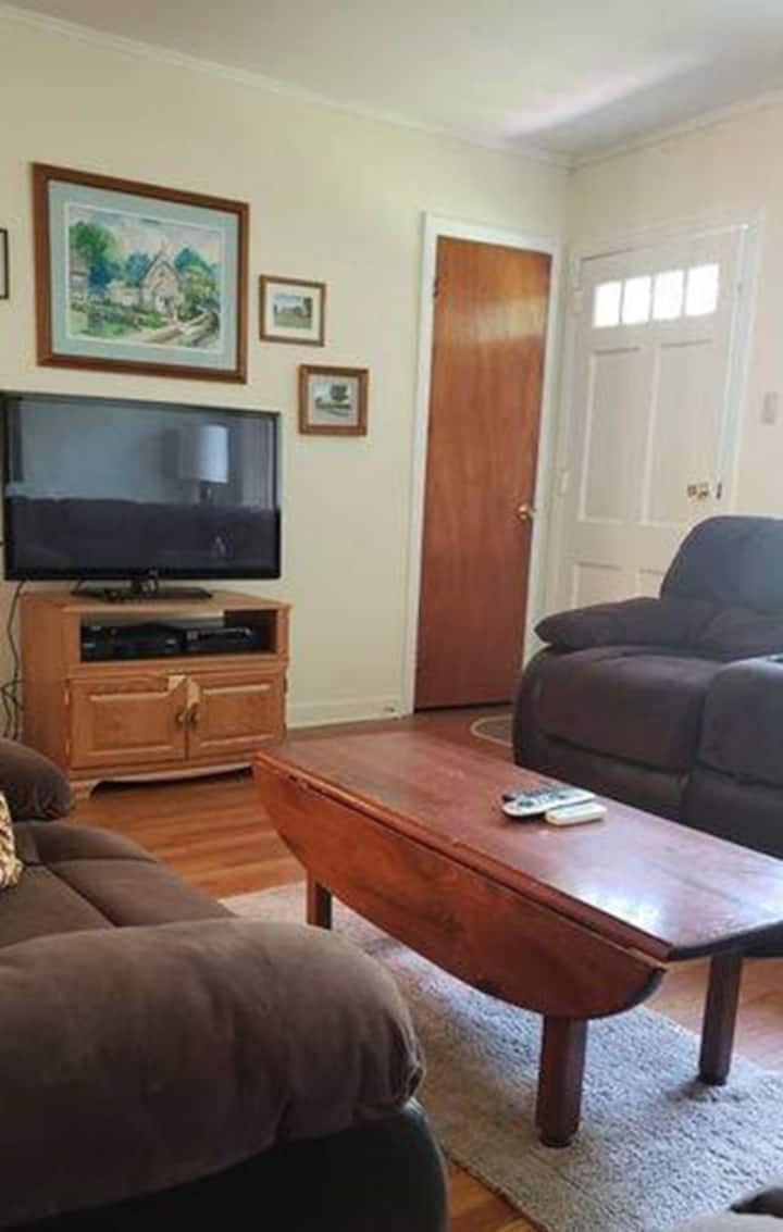 Cozy Shelter Island 2 Bedroom 1 Bath Cottage - The Hamptons, NY