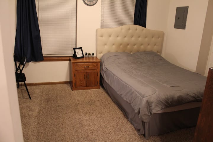 Private Sunlit Basement Suite - Bloomington, IL