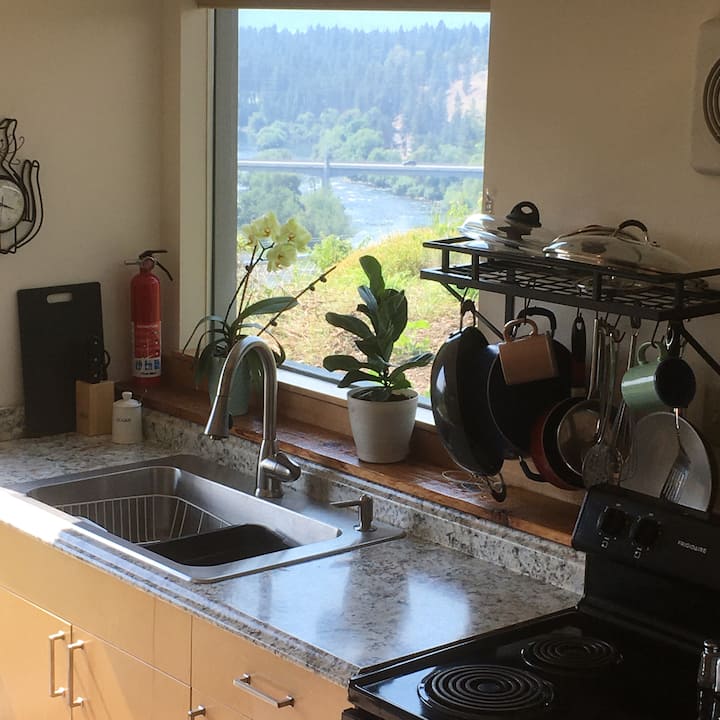 800 Sq Ft. Apt With Great View, Centrally Located - Spokane, WA