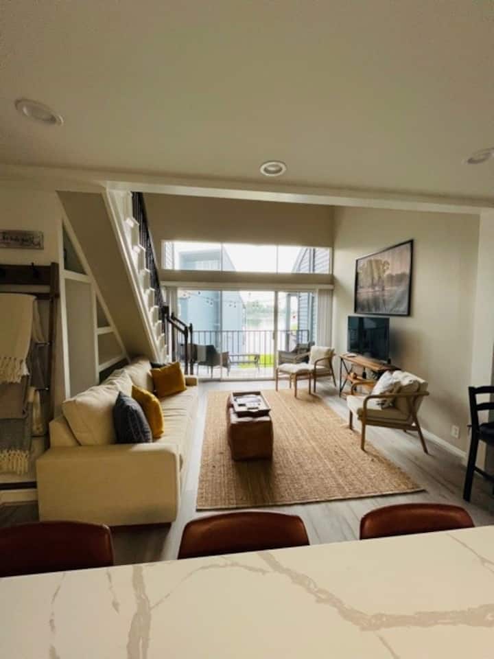 Remodeled 2 Bedroom Condo With Water Views - コンロー, TX