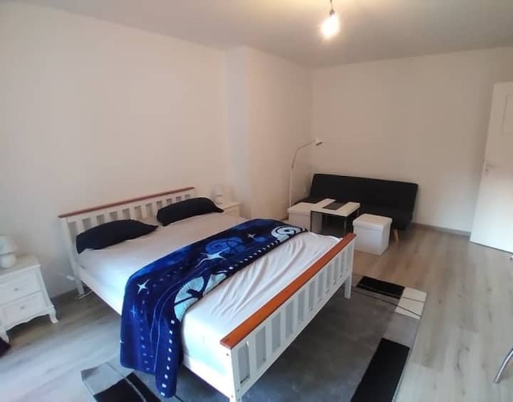 Möbiliertes Zimmer In Alt Sachsenhausen Nähe Main - Francoforte sul Meno, Germania
