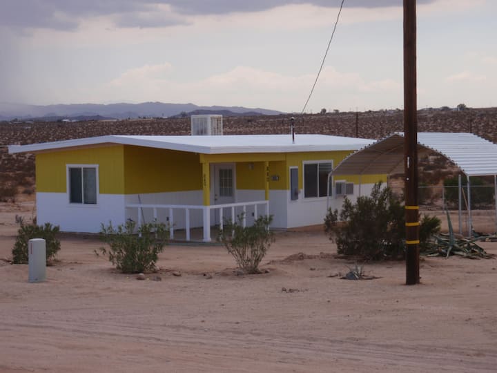 Two Bedroom Cottage , With Plenty Of Parking - Joshua Tree National Park, California