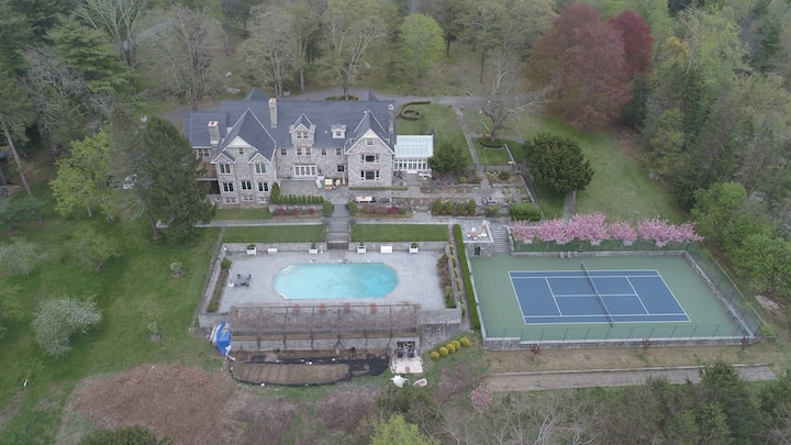 Luxury 8 Br Estate With Pool And Tennis Court - Bedford, NY