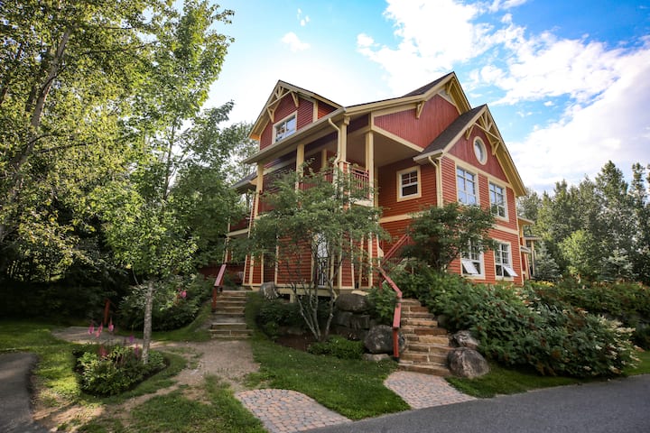 Tremblant-les-eaux Condo, Spa & Saunas Open - Mont-Tremblant