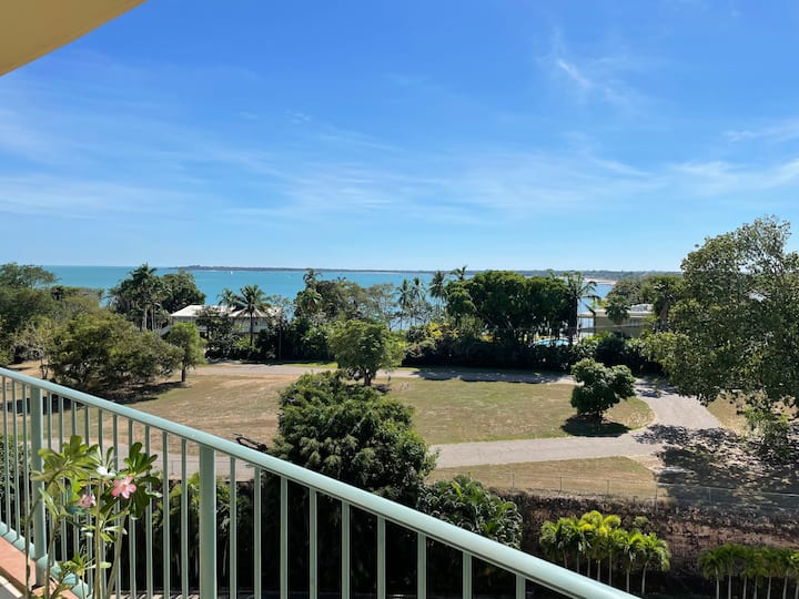 Cullen Bay Apartment
Lovely Top Floor Studio Room - 다윈