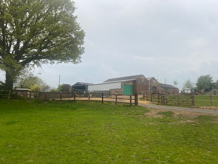 The Big View 
Shepherds Hut
Shatterford Bewdley - Bewdley