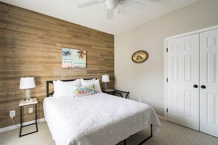 Cherry Grove Beach Condo-minutes To The Beach! - North Myrtle Beach, SC