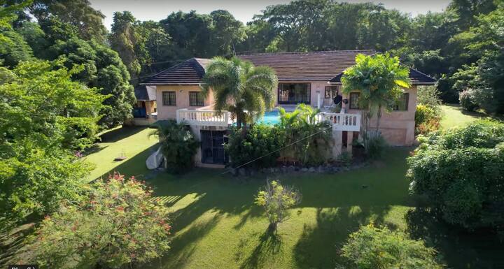 Saltwater Pool, Lush Garden, 5-10 Min Walk Beaches - Tobago