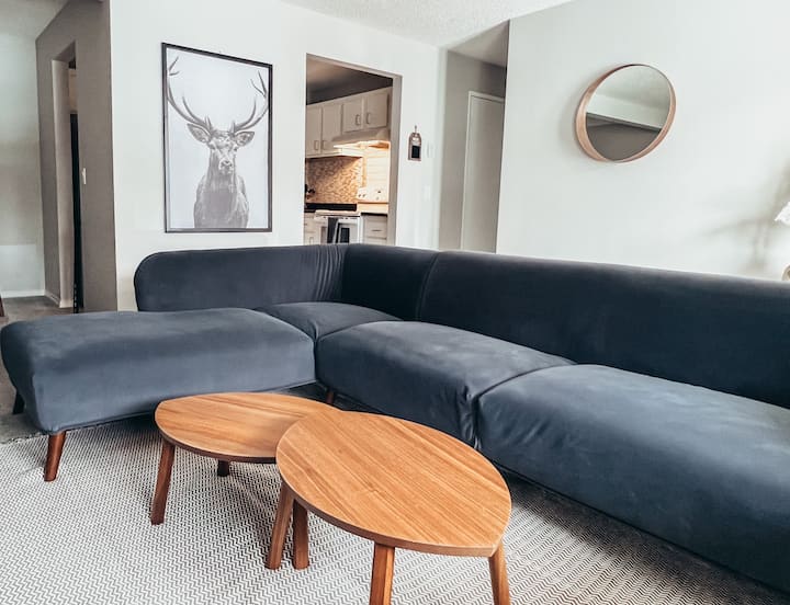 Cozy South Cedar Townhome - Calgary
