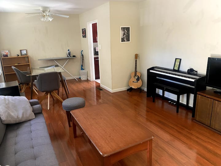 3 Bed & 2 Bath With Huge Yard In Dwntwn Sunnyvale! - Mountain View, CA